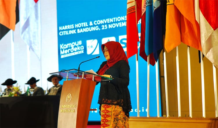 Universitas Widyatama Sukses Gelar Wisuda 806 Sarjana Baru di Hotel ...